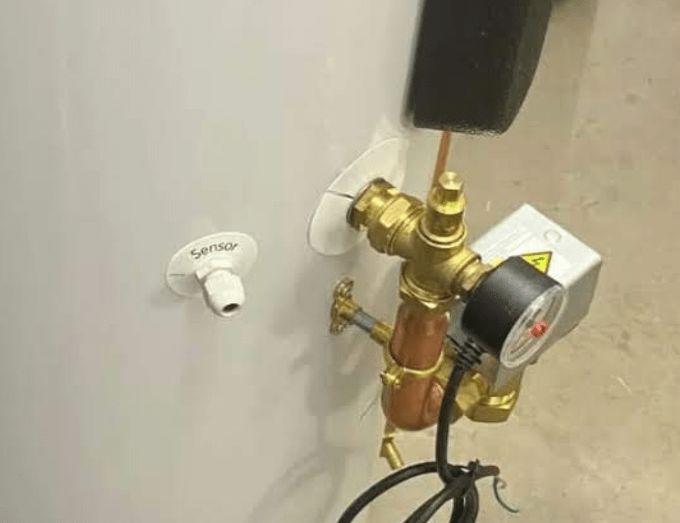 Connecting a DS18B20 heat sensor to a modern unvented hot water ...